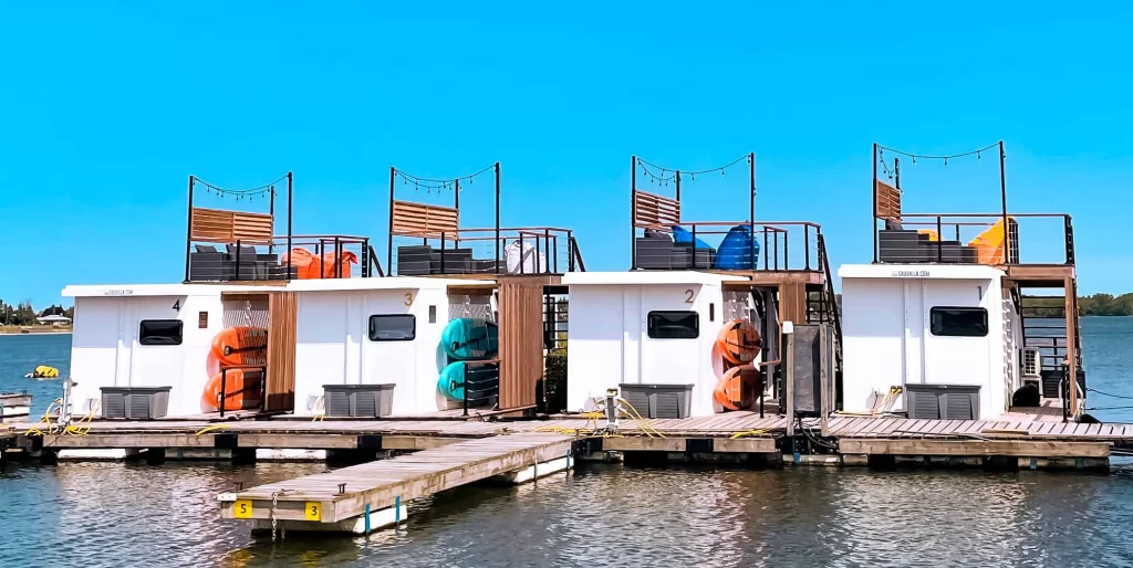 Unique accommodation : floating house, 30min from Montréal